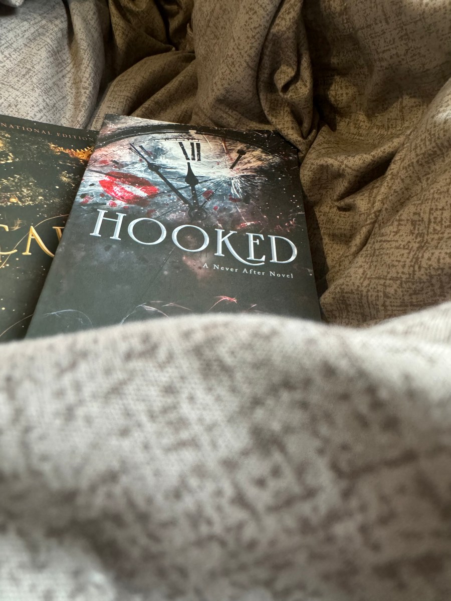 “Hooked” by Emily McIntire – Boundlessbooktalk.com
